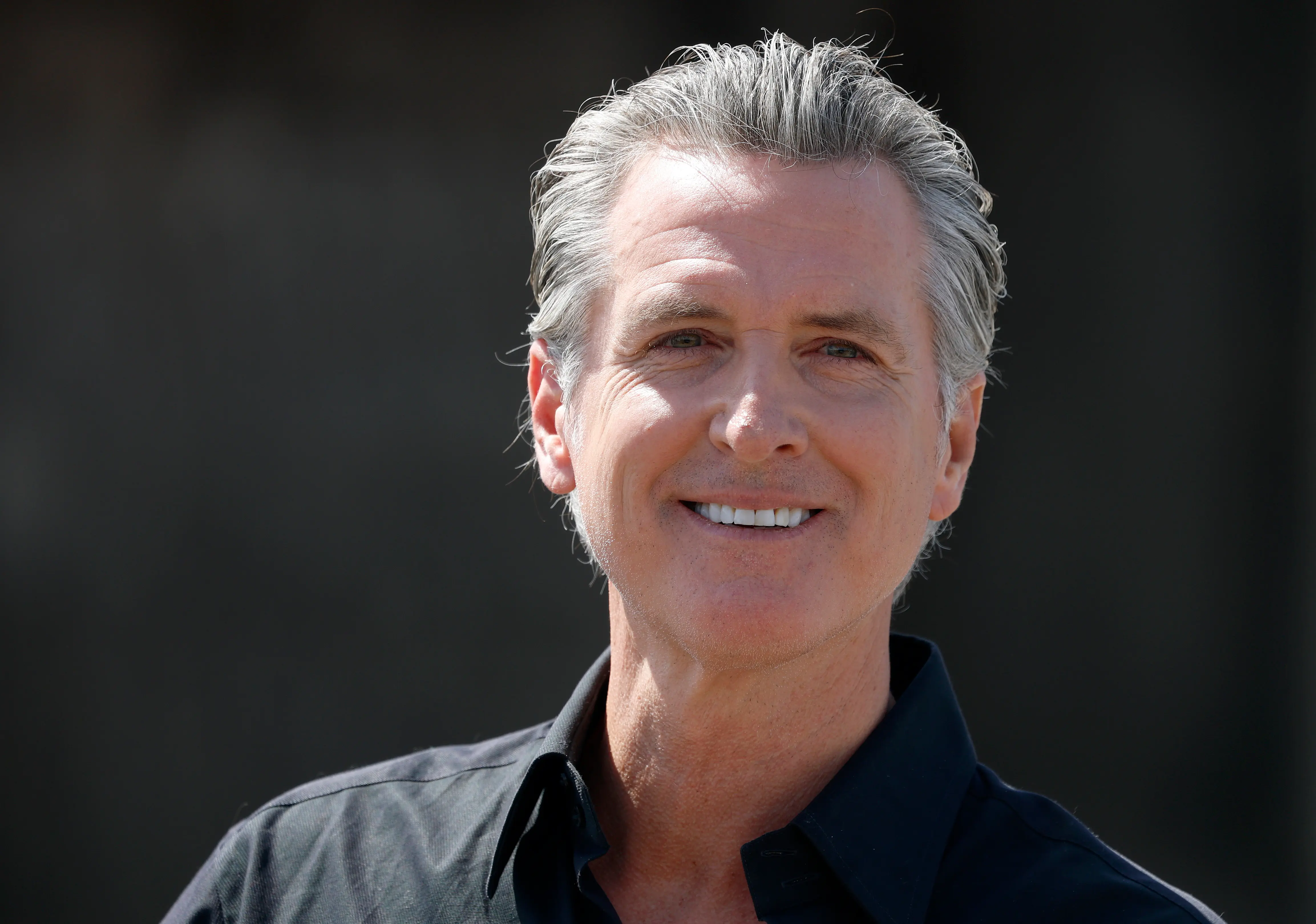 Internet thinks Gavin Newsom is leaning into looksmaxxing and mogging ...