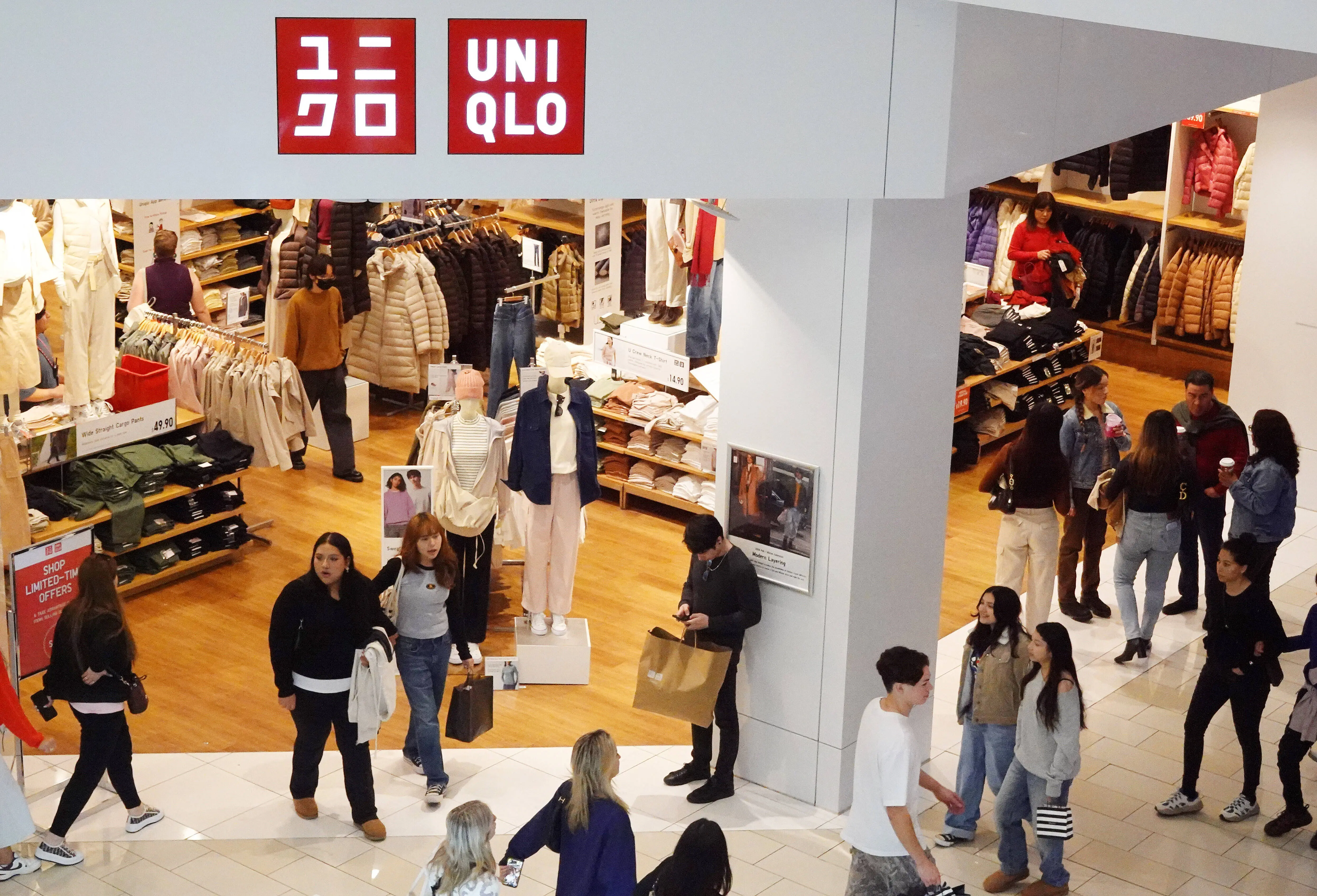 7 Uniqlo clothing essentials to gift loved ones this New Year's 2026 ...