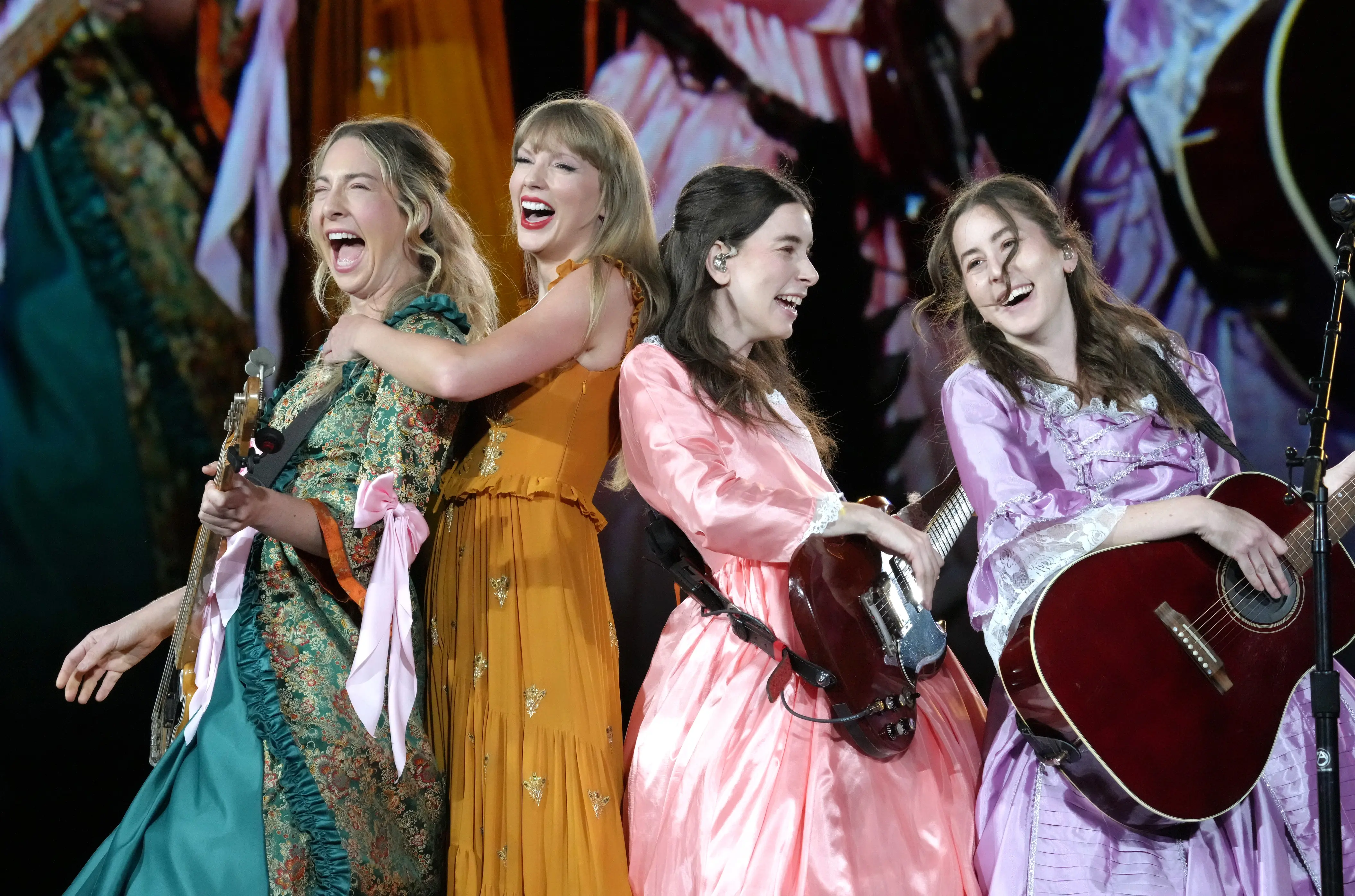 When did Taylor Swift work with Este Haim? Friendship explored as ...