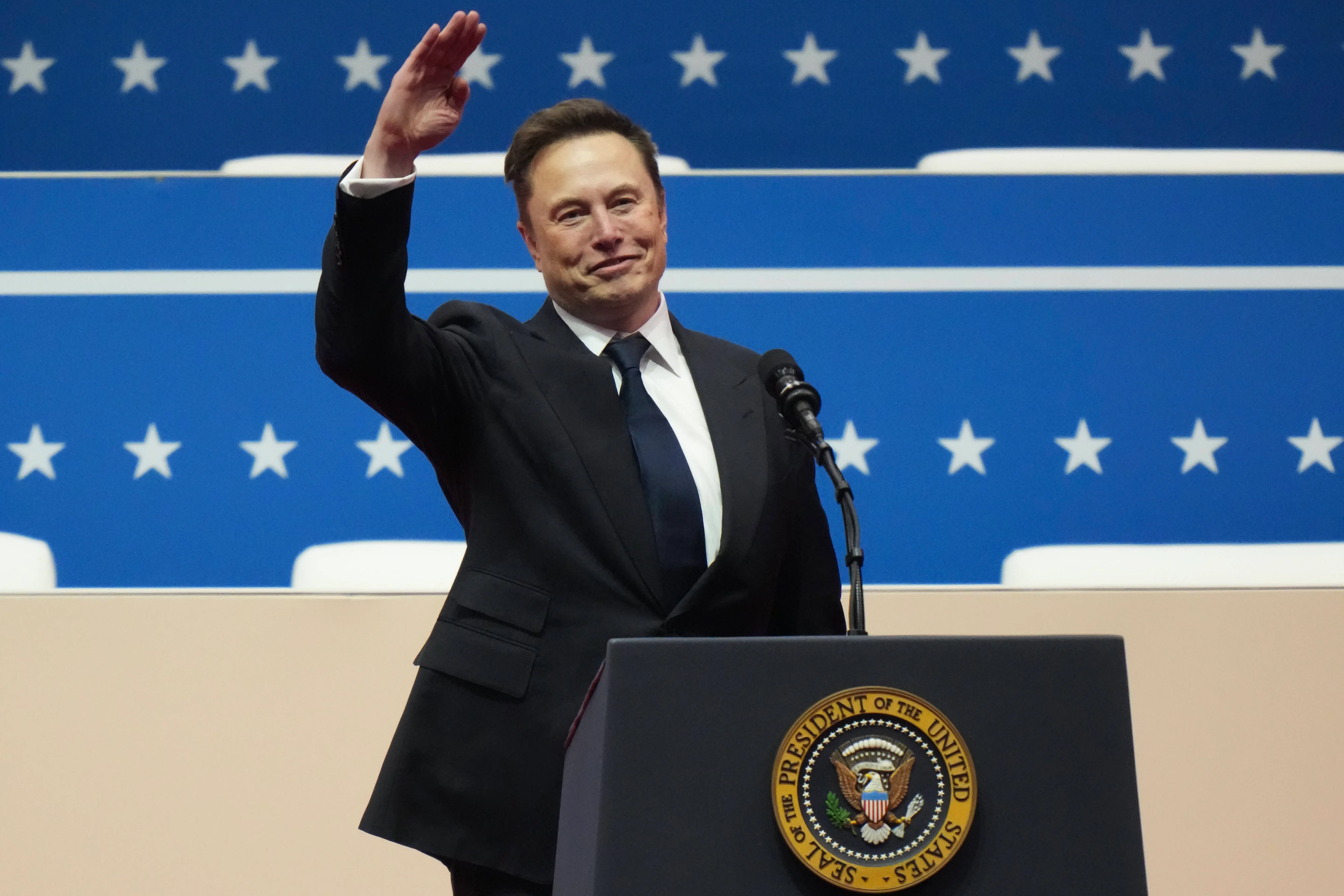 Sneako calls out "richest man" Elon Musk for "going to war" with a ...