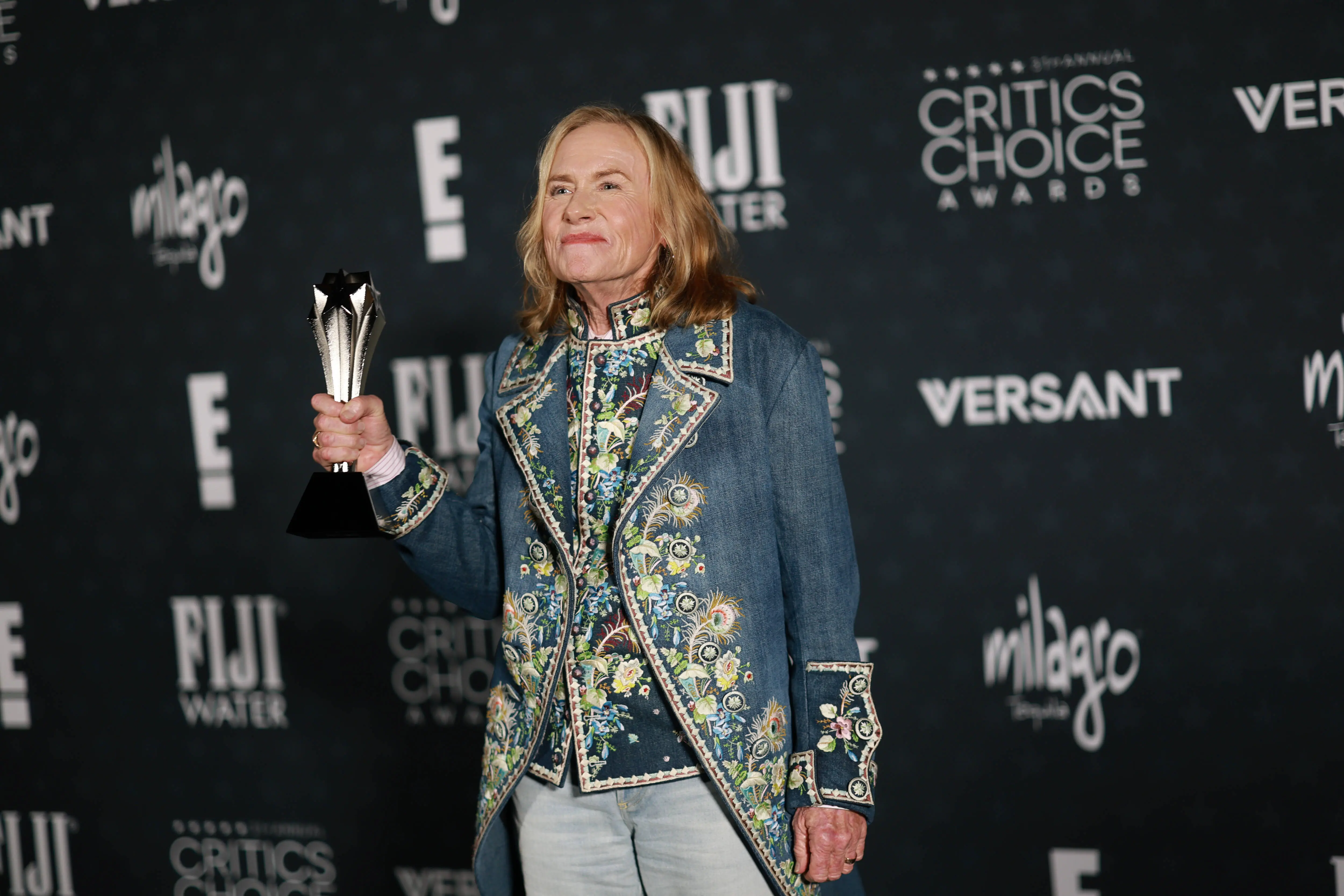 How old is Amy Madigan? 'Weapons' star wins Critics Choice Award for ...