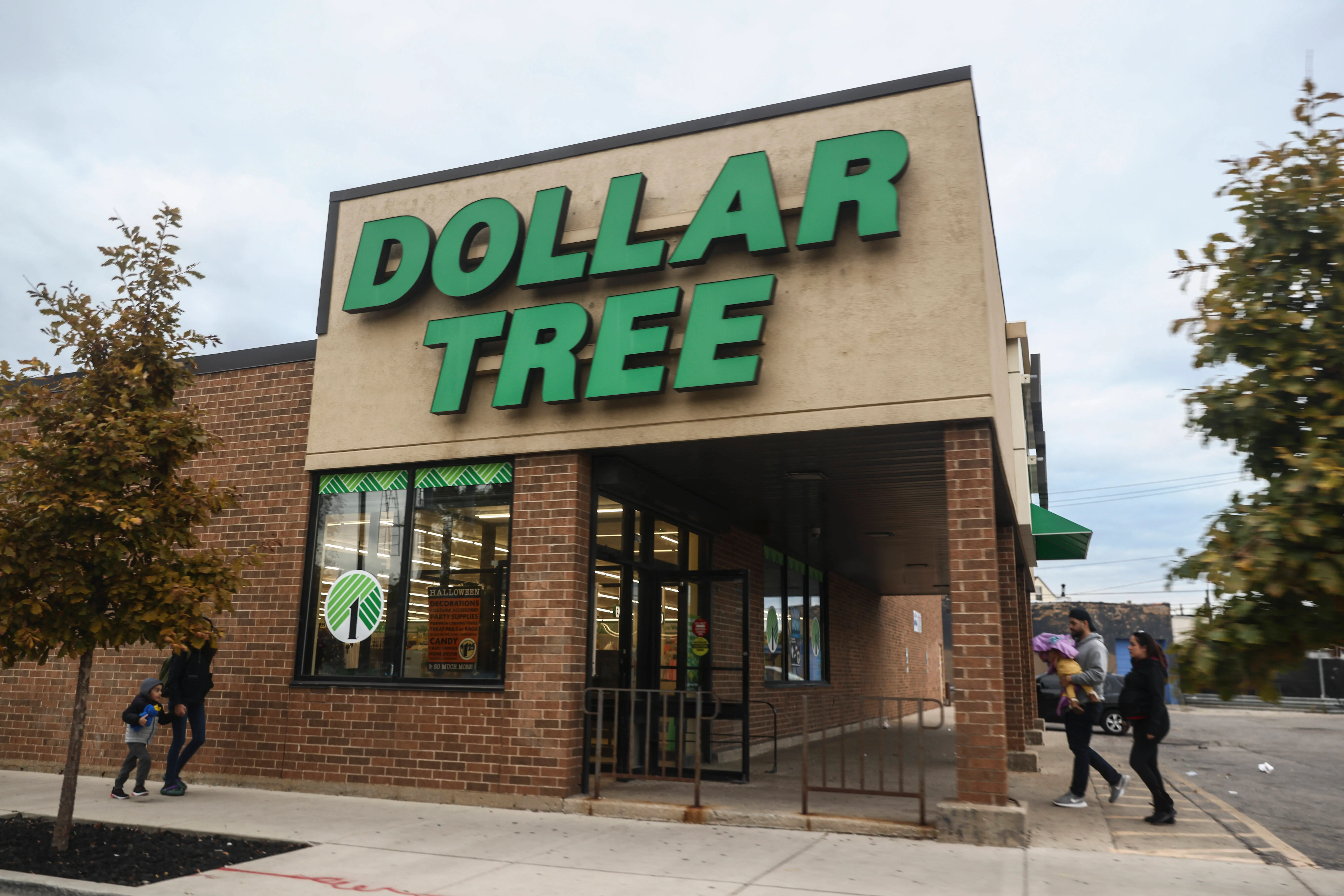 Dollar Tree rolls out a new Welch's Mango Peach fruit snack in stores ...