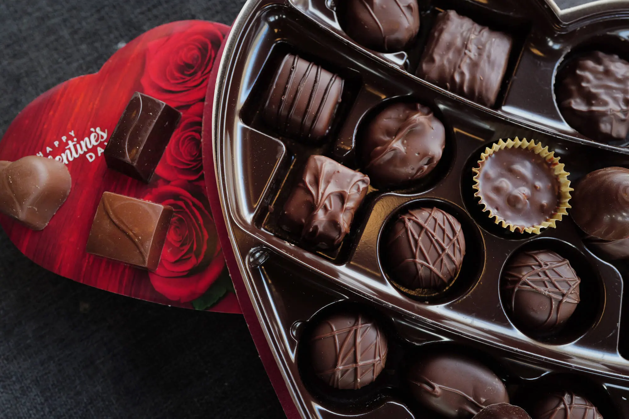 7 best chocolate gift hampers to gift her for Valentine's Day 2026 ...