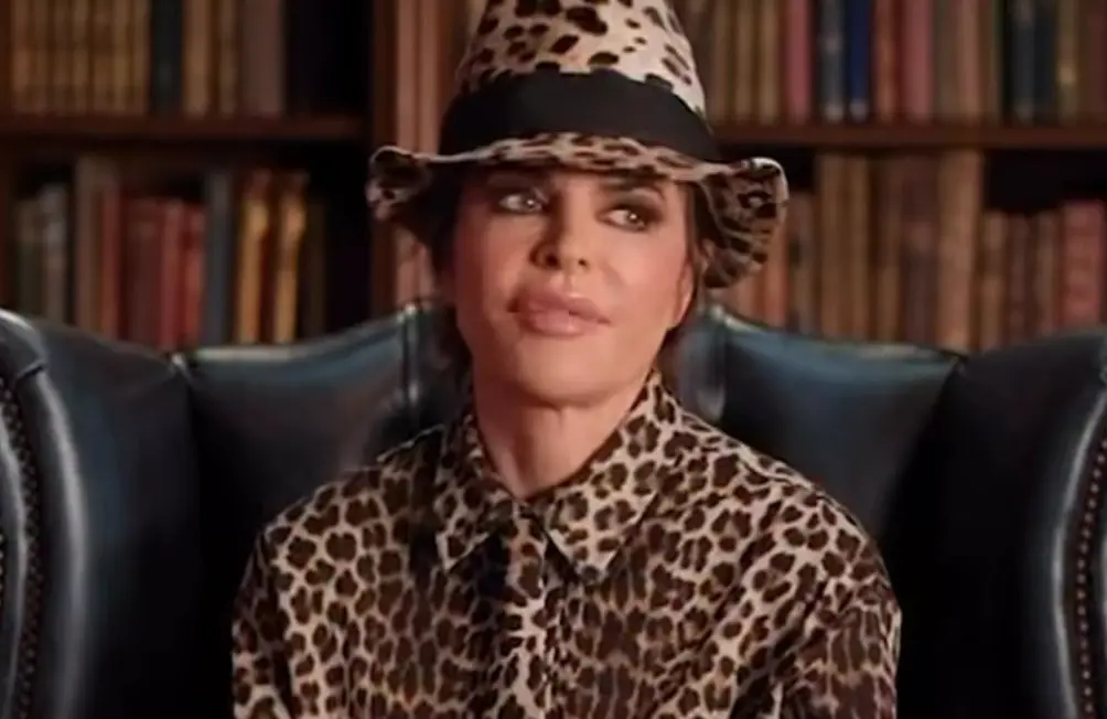 The Traitors’ Lisa Rinna breaks down in tears as she reflects on her ...