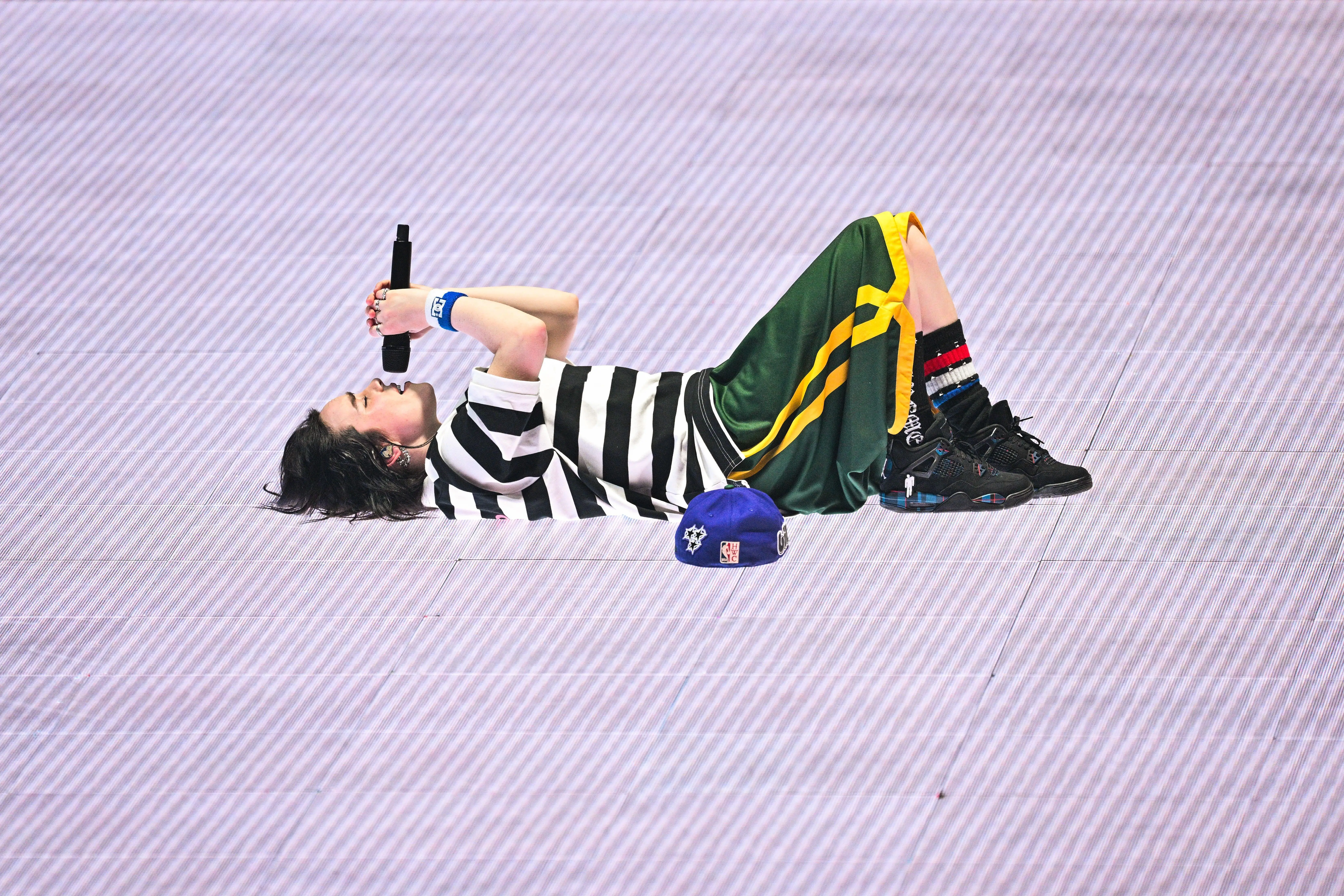 "I am so edgy" - Journalist Emily Austin mocks Billie Eilish's "F*ck ...