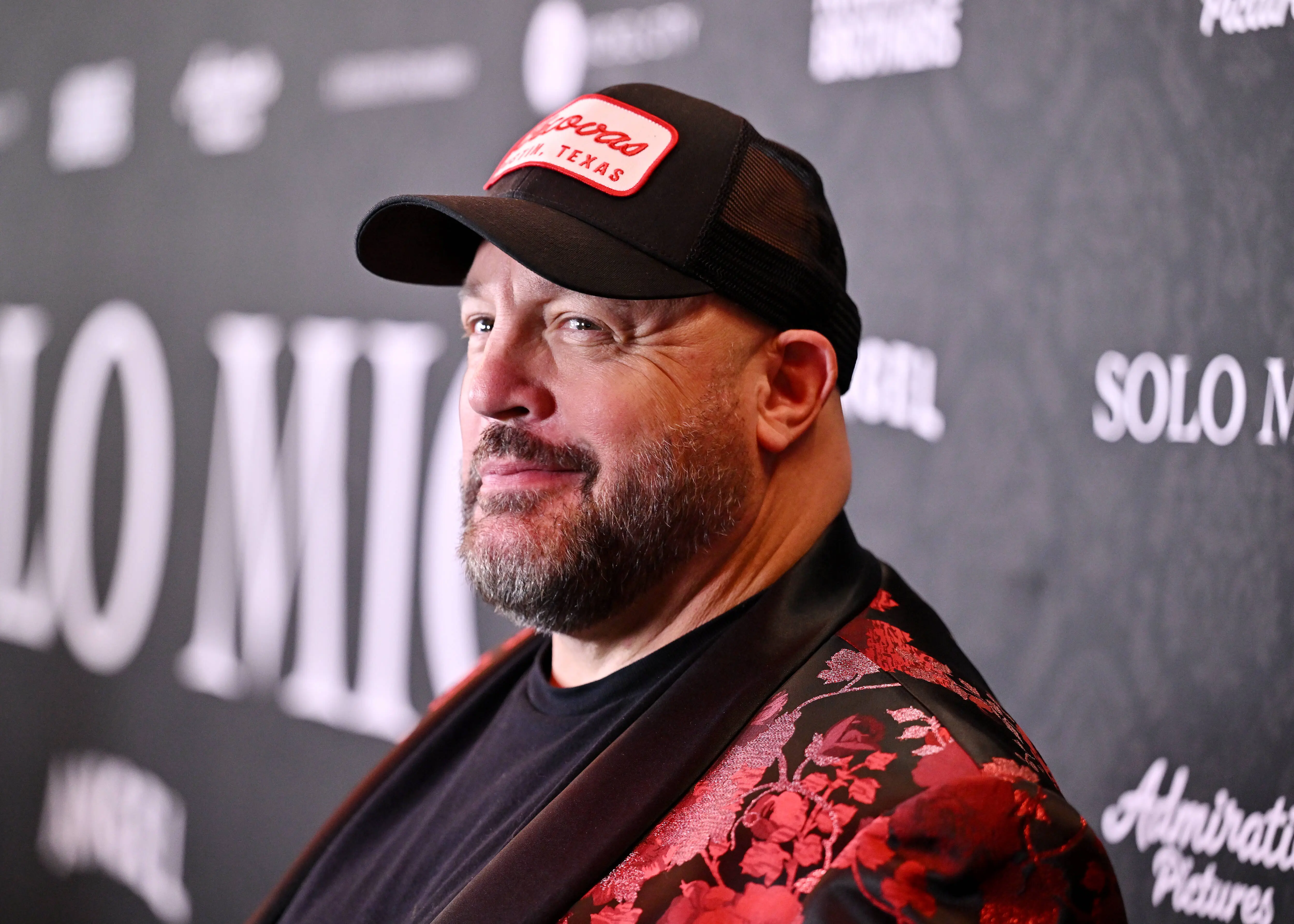 Kevin James sits alone at Super Bowl as Matt Taylor, his "Solo Mio ...