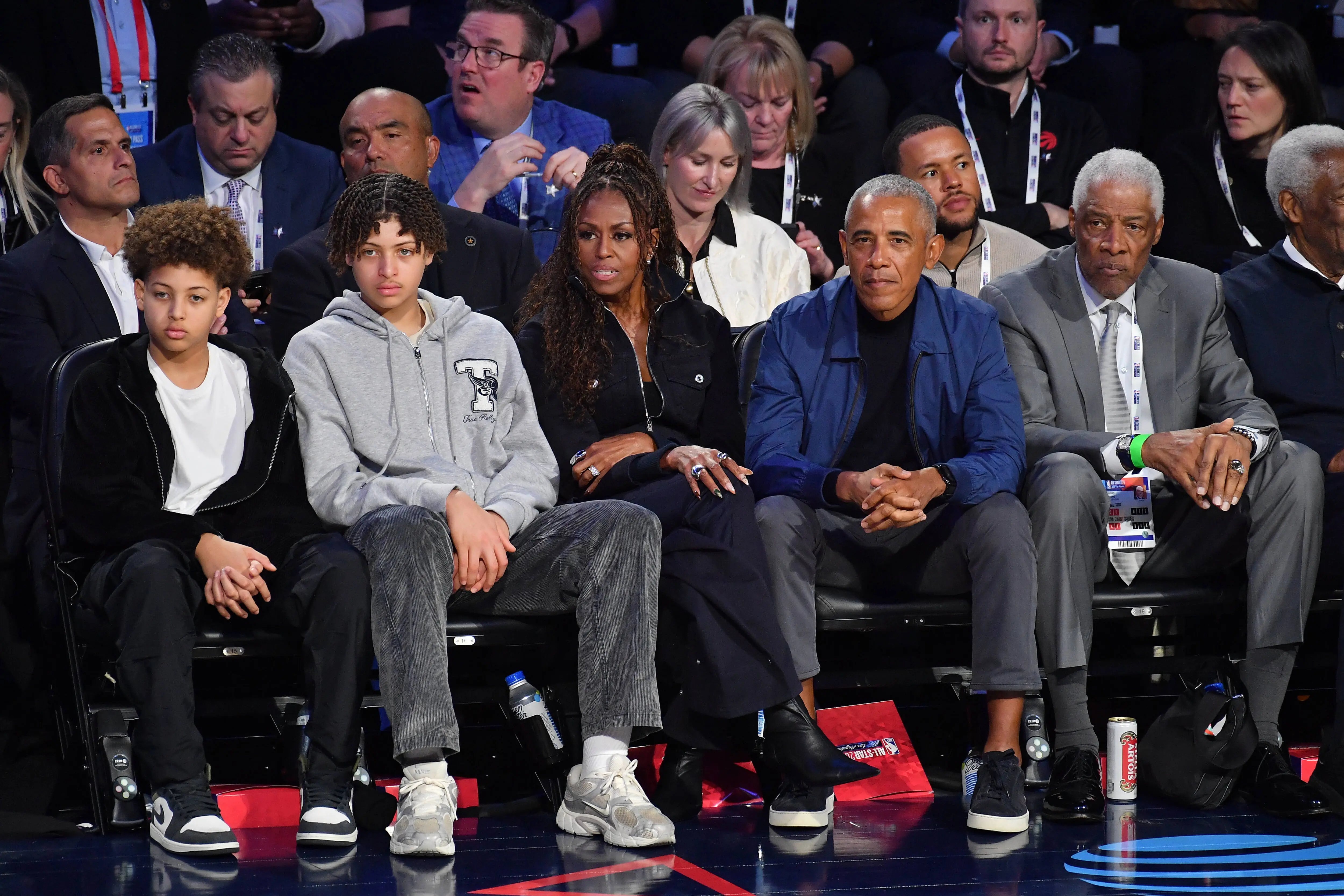 "Chivalry isn't dead": Internet buzzes as Former President Barack Obama ...