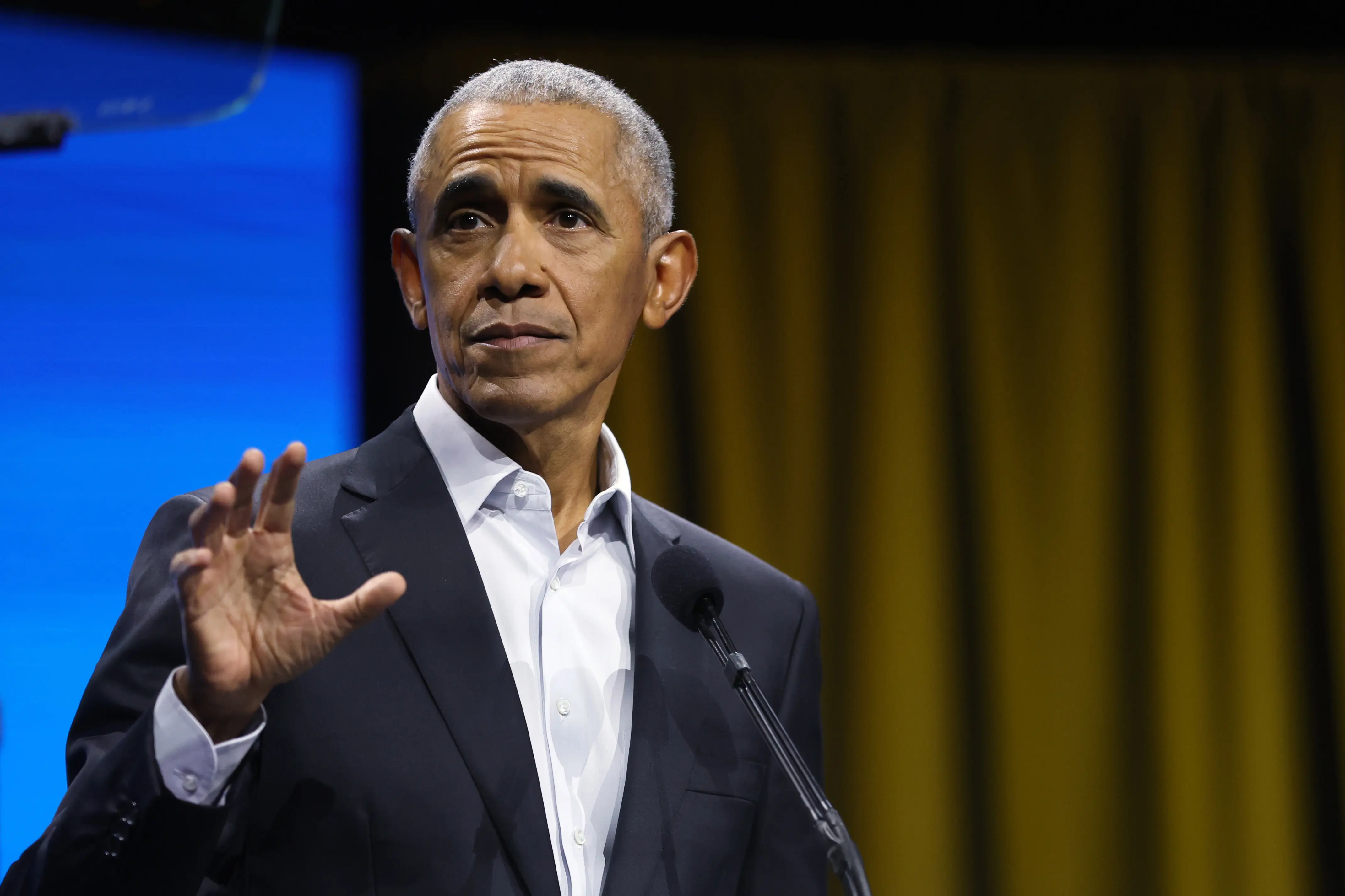 Barack Obama Walks Back Alien Remark, Says Odds of Life Exist - But No ...