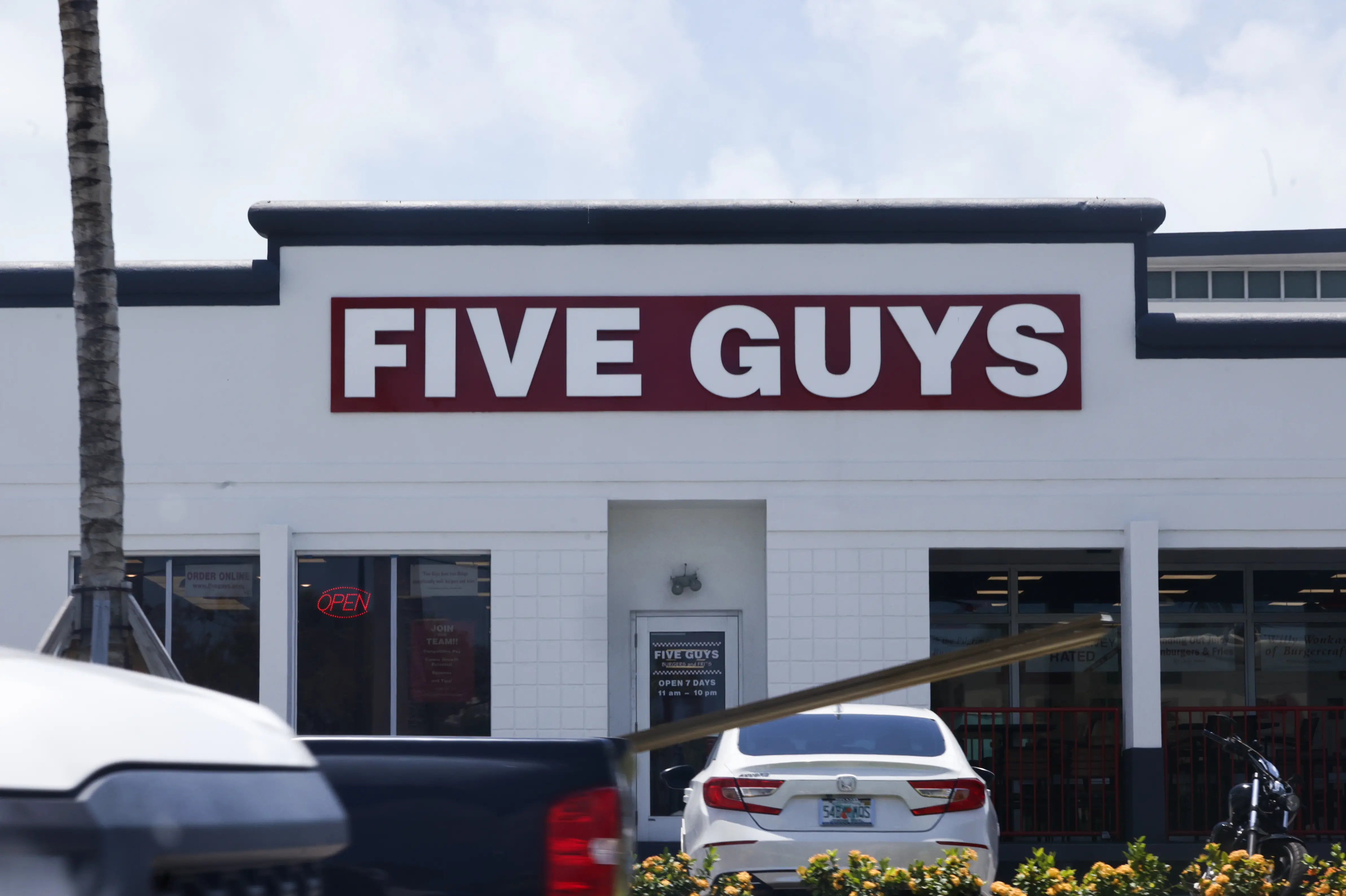 “We are truly sorry”: Five Guys issues apology following 40th ...