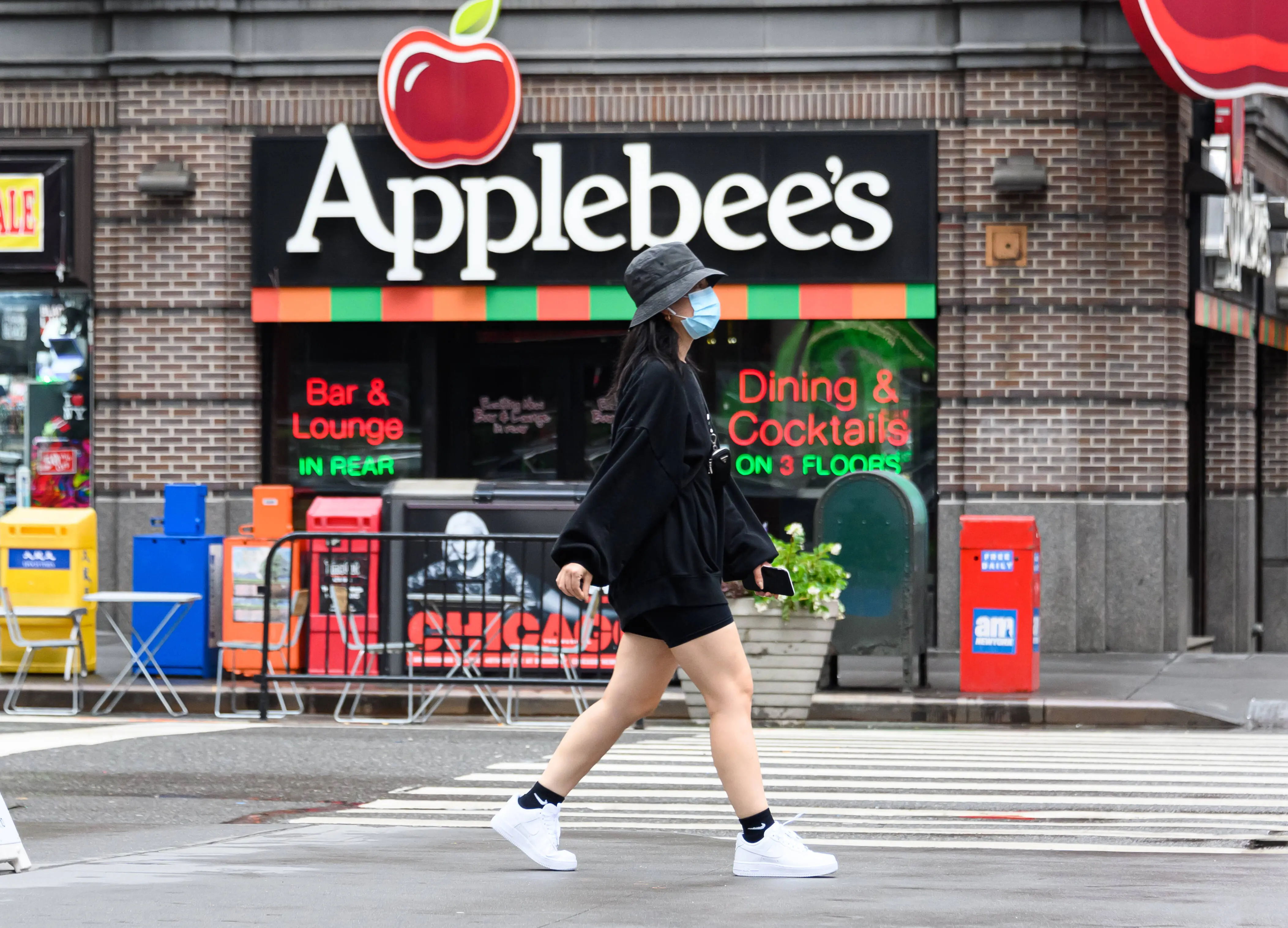 How many dishes are on Applebee's Big Easy Menu? Details explored ...