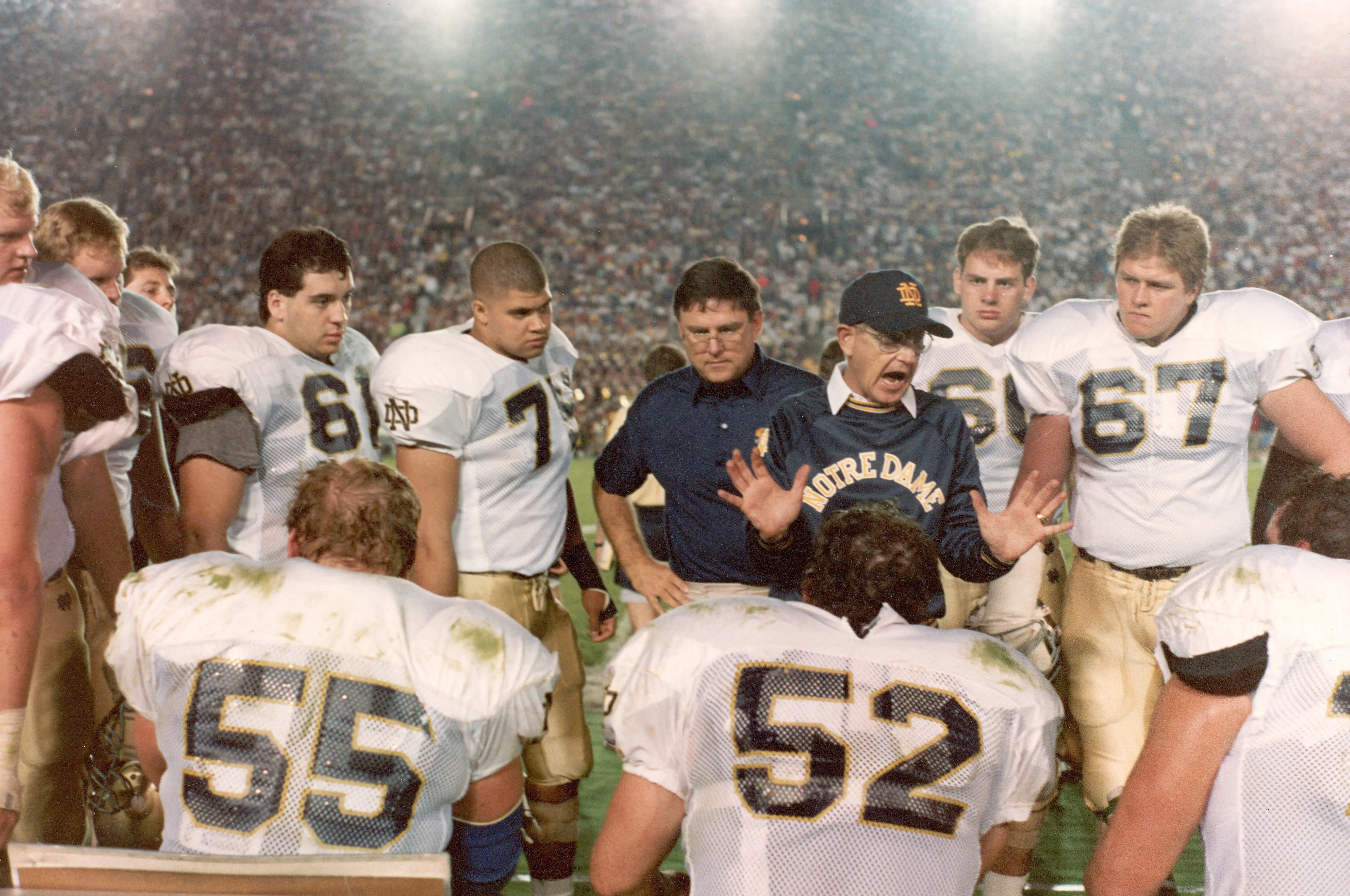 What was the Lou Holtz newspaper trick? Viral video surfaces online as ...