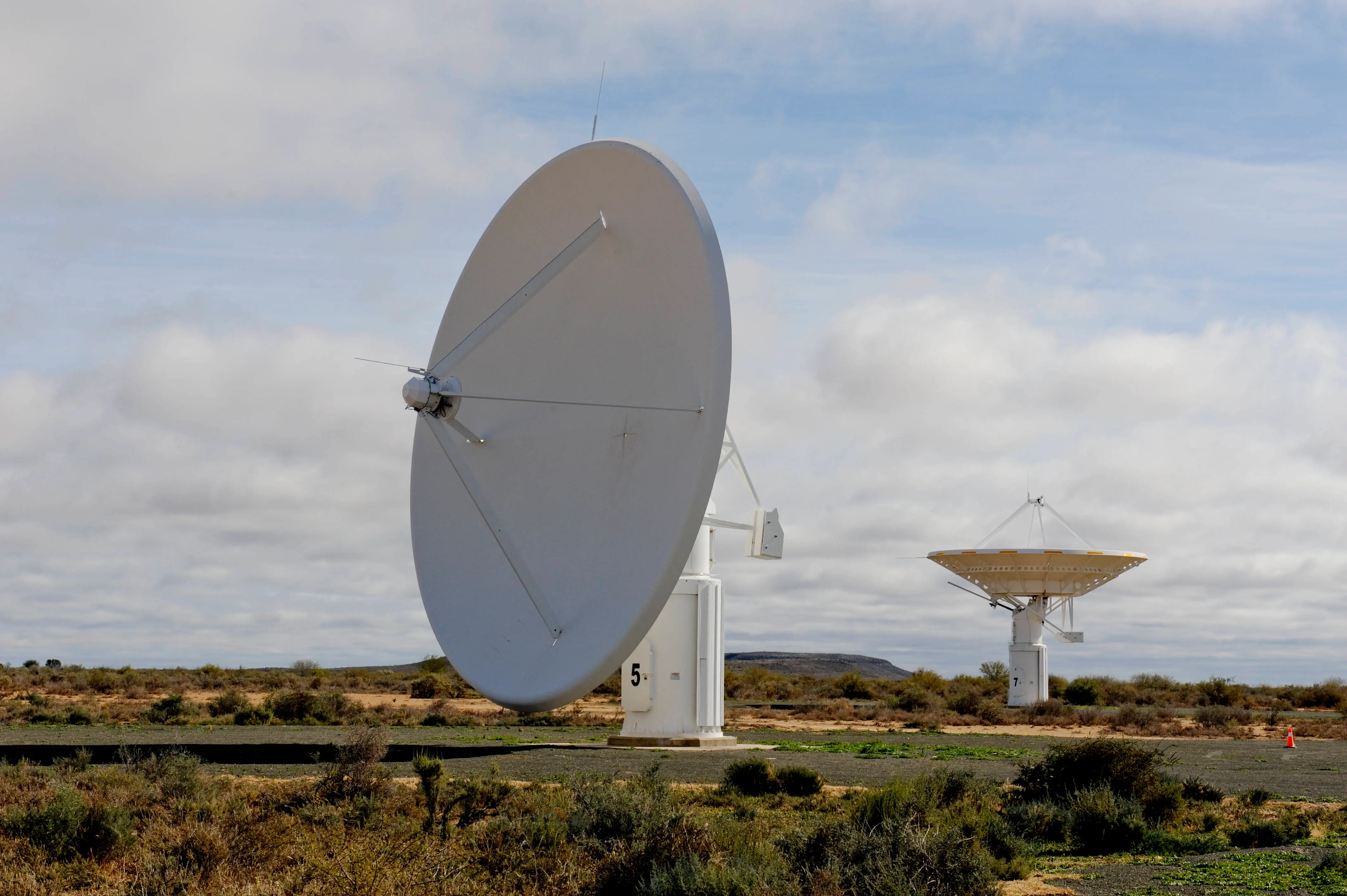 What is the cosmic laser spotted halfway across the Universe? MeerKAT ...