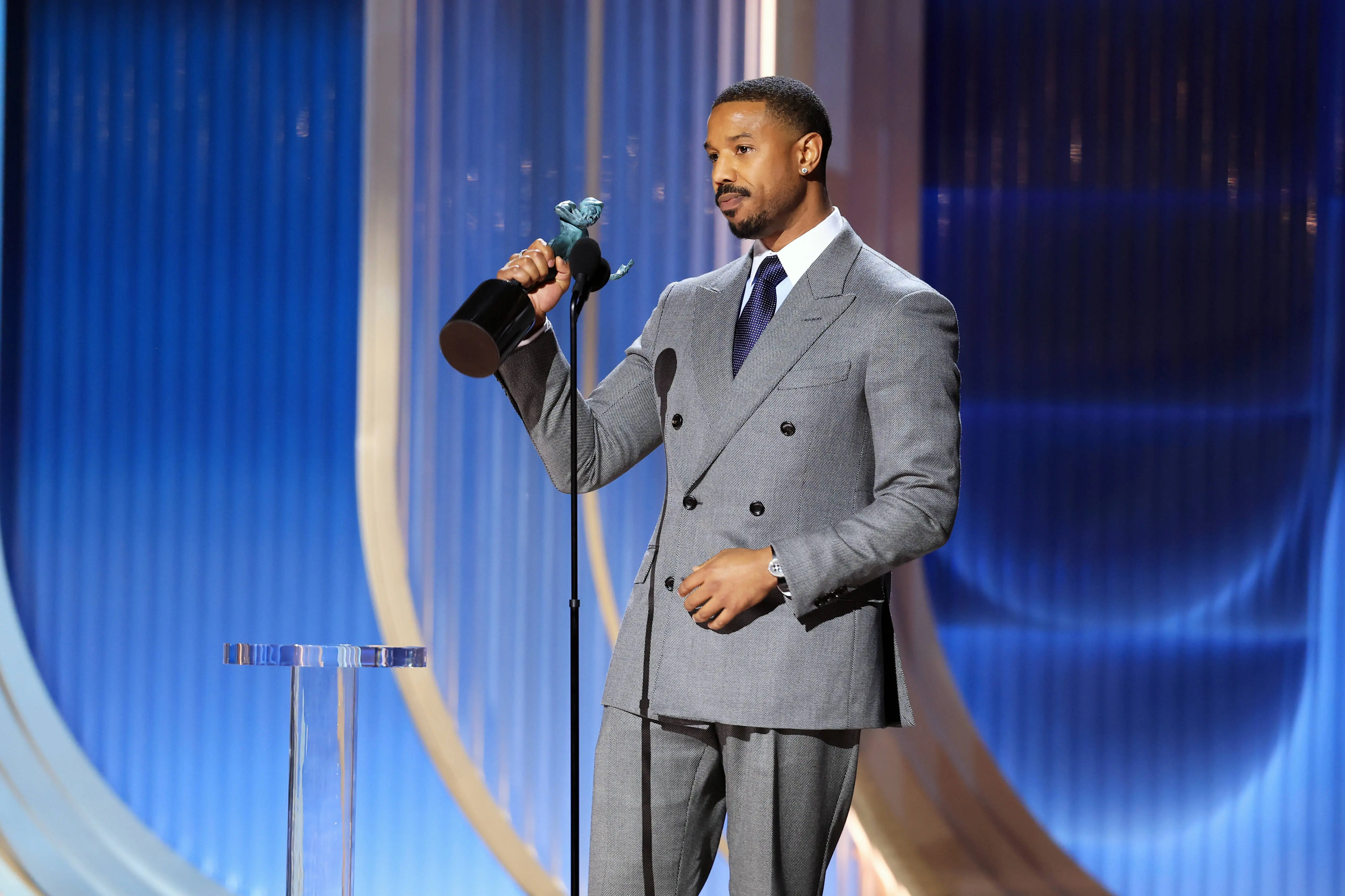 Michael B. Jordan spotted at In-N-Out Burger giving autographs to ...
