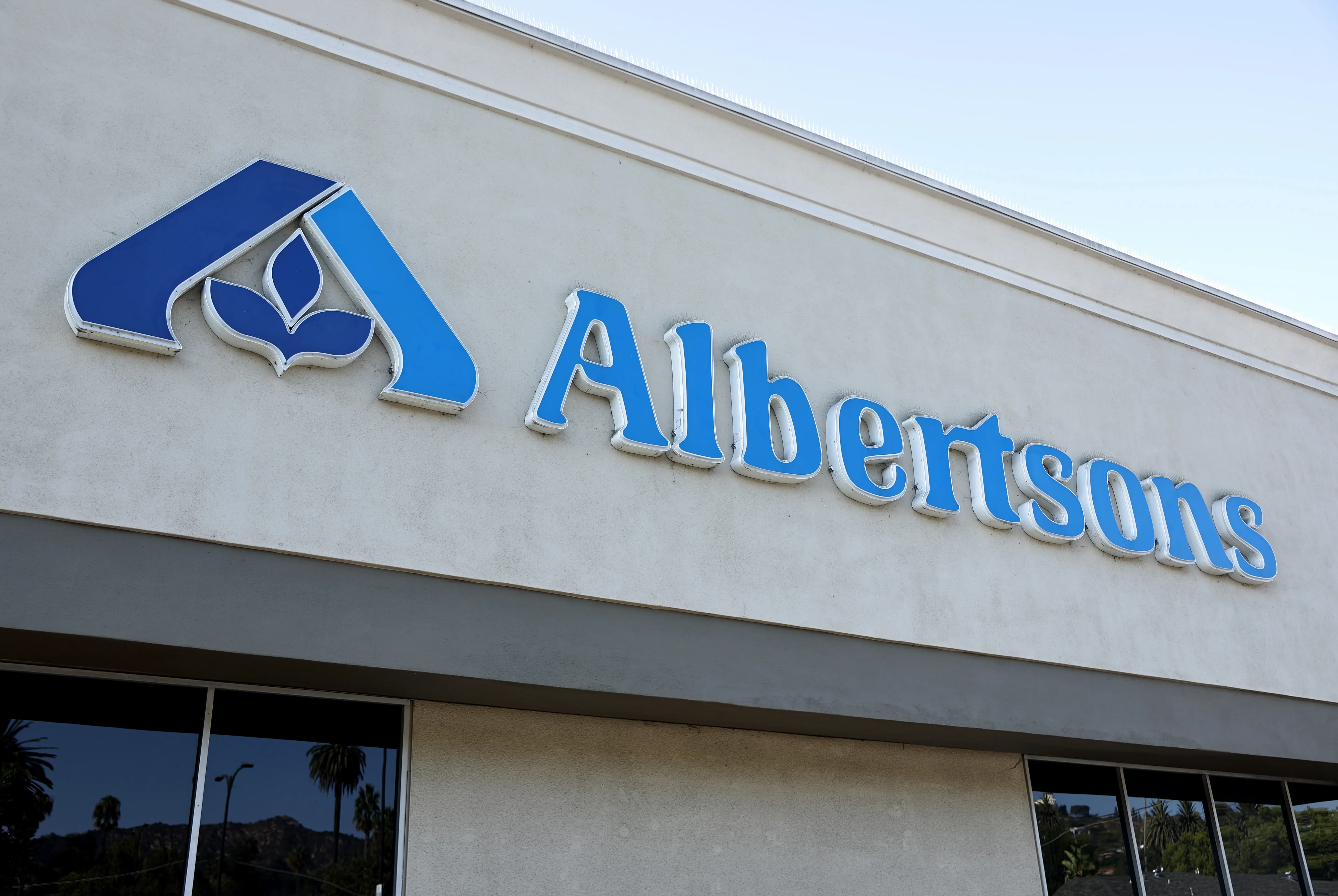 Which Albertsons stores are closing? Grocery store fires hundreds of ...