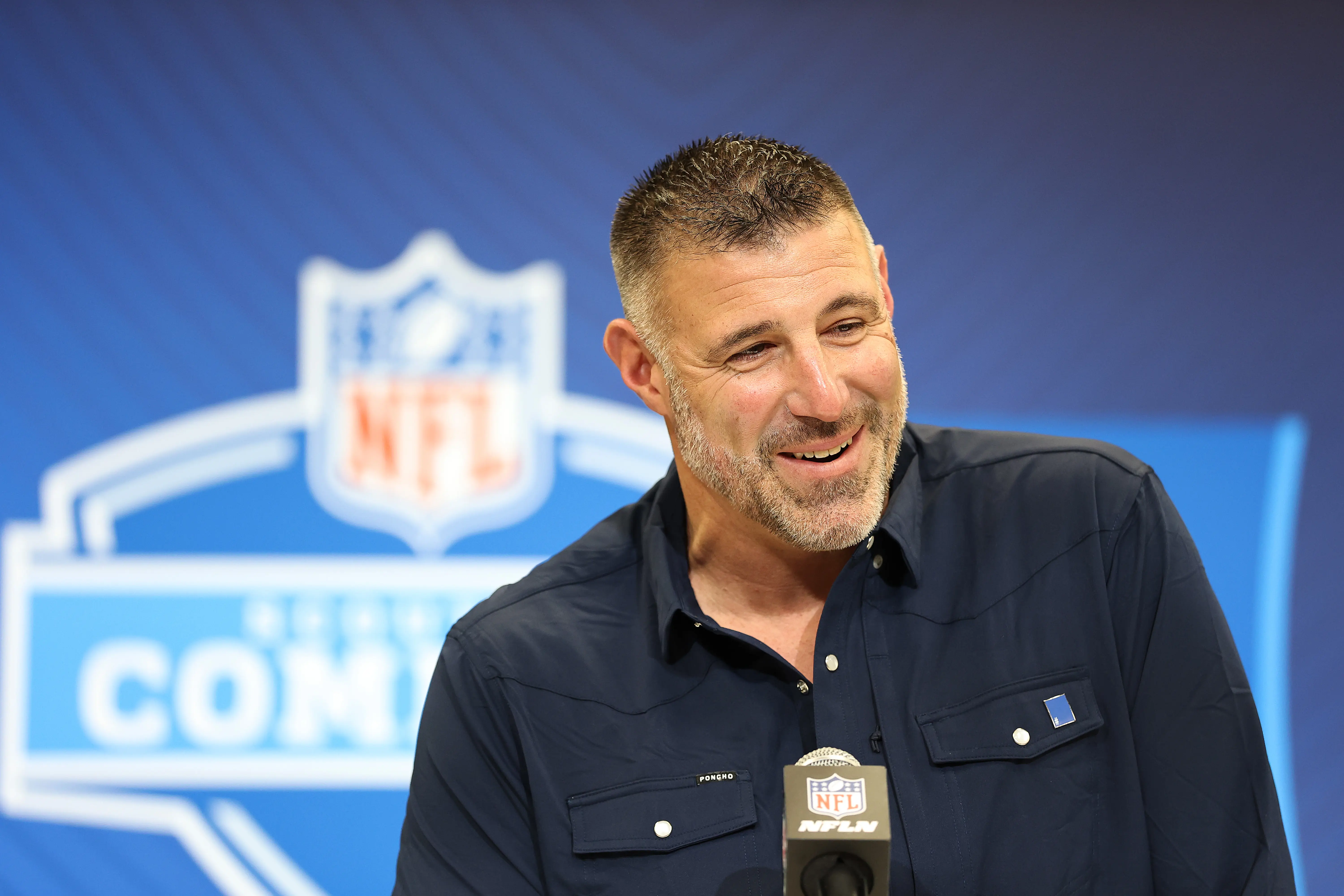 "Photos show a completely innocent interaction": Patriots Head Coach ...