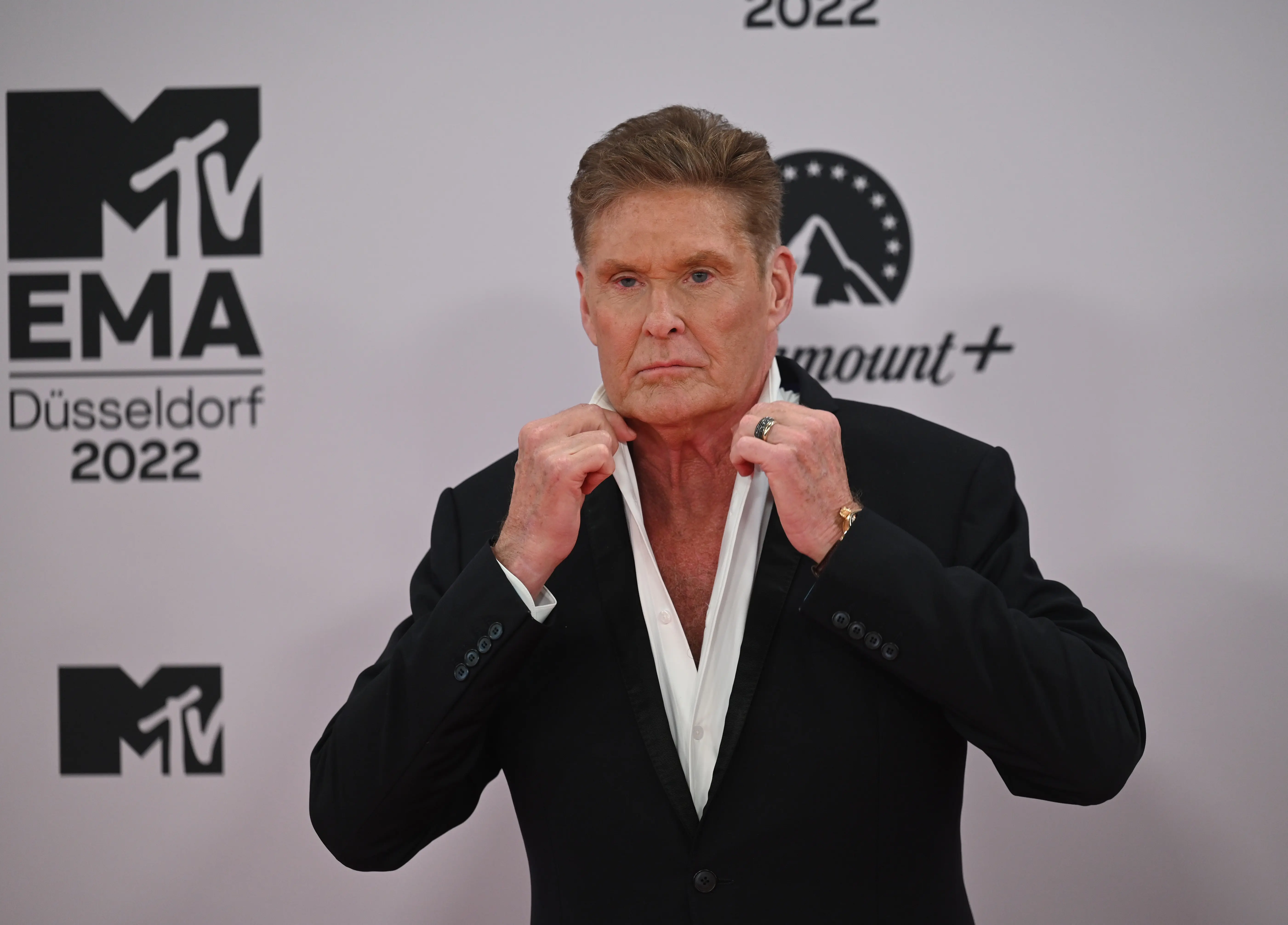 What happened to David Hasselhoff? Baywatch star spotted with walker ...