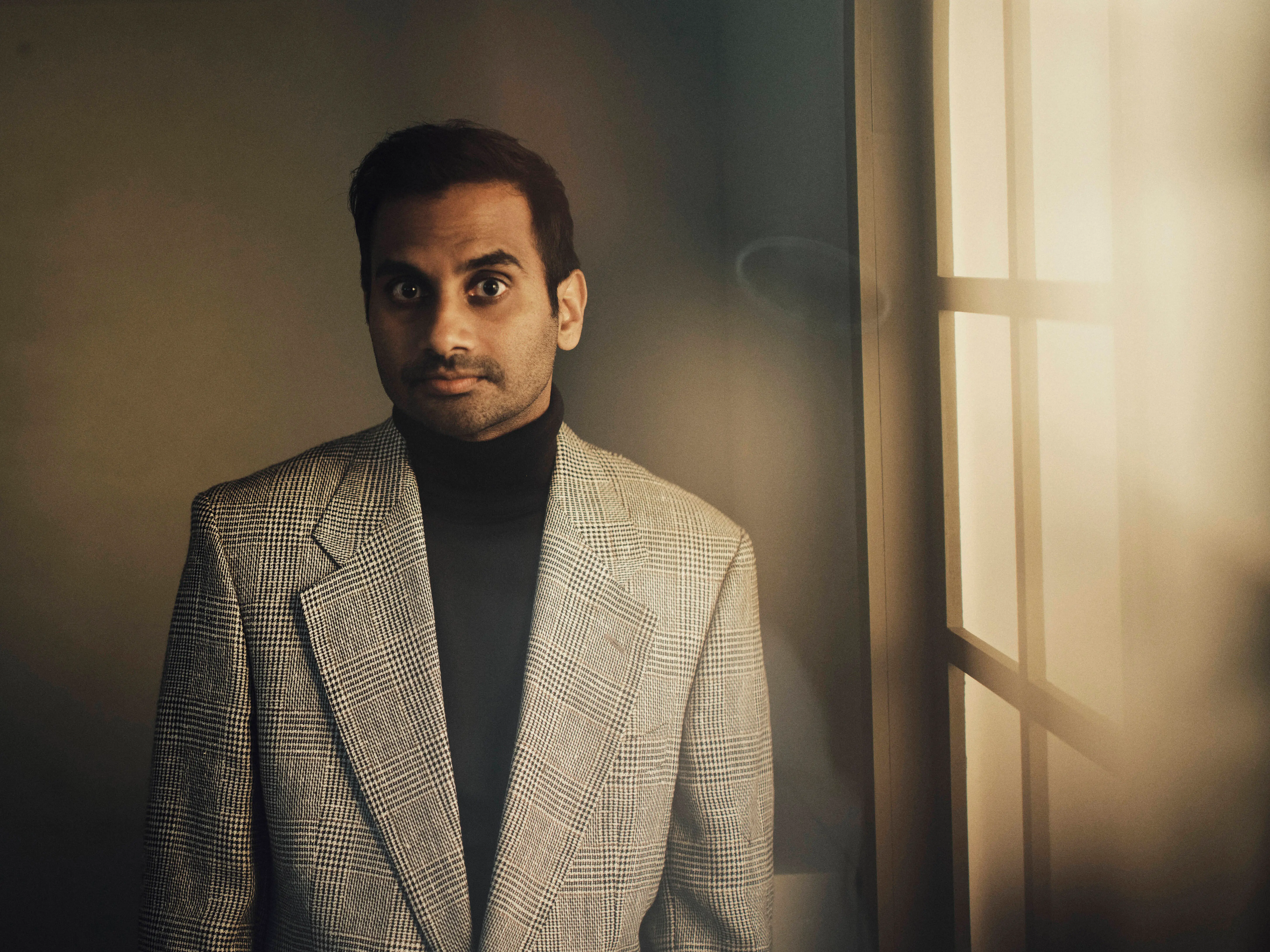 Aziz Ansari steals the spotlight as Kash Patel in SNL 51’s sharp ...