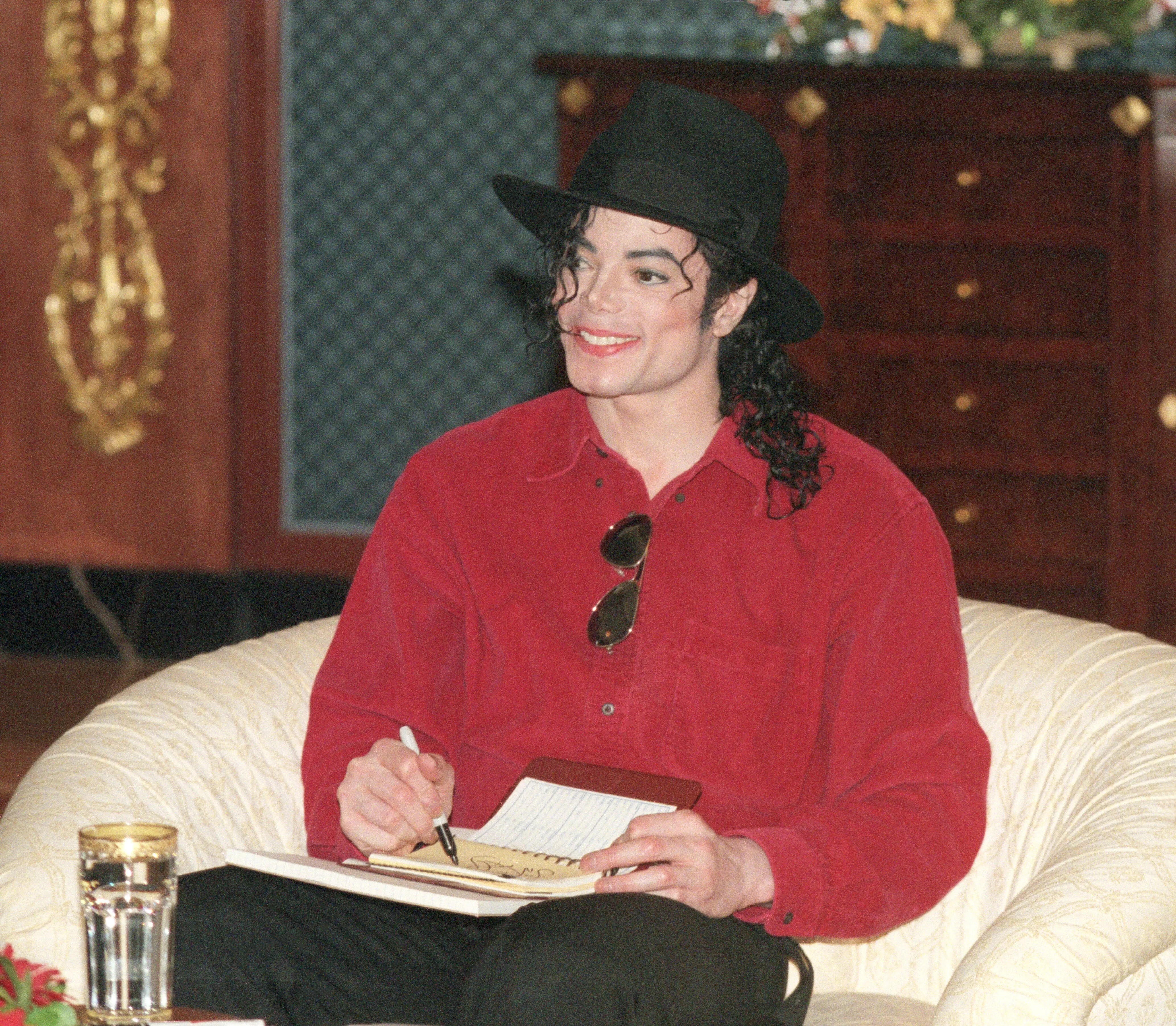 Michael Jackson and Jeffrey Epstein photo reignites disturbing debate ...