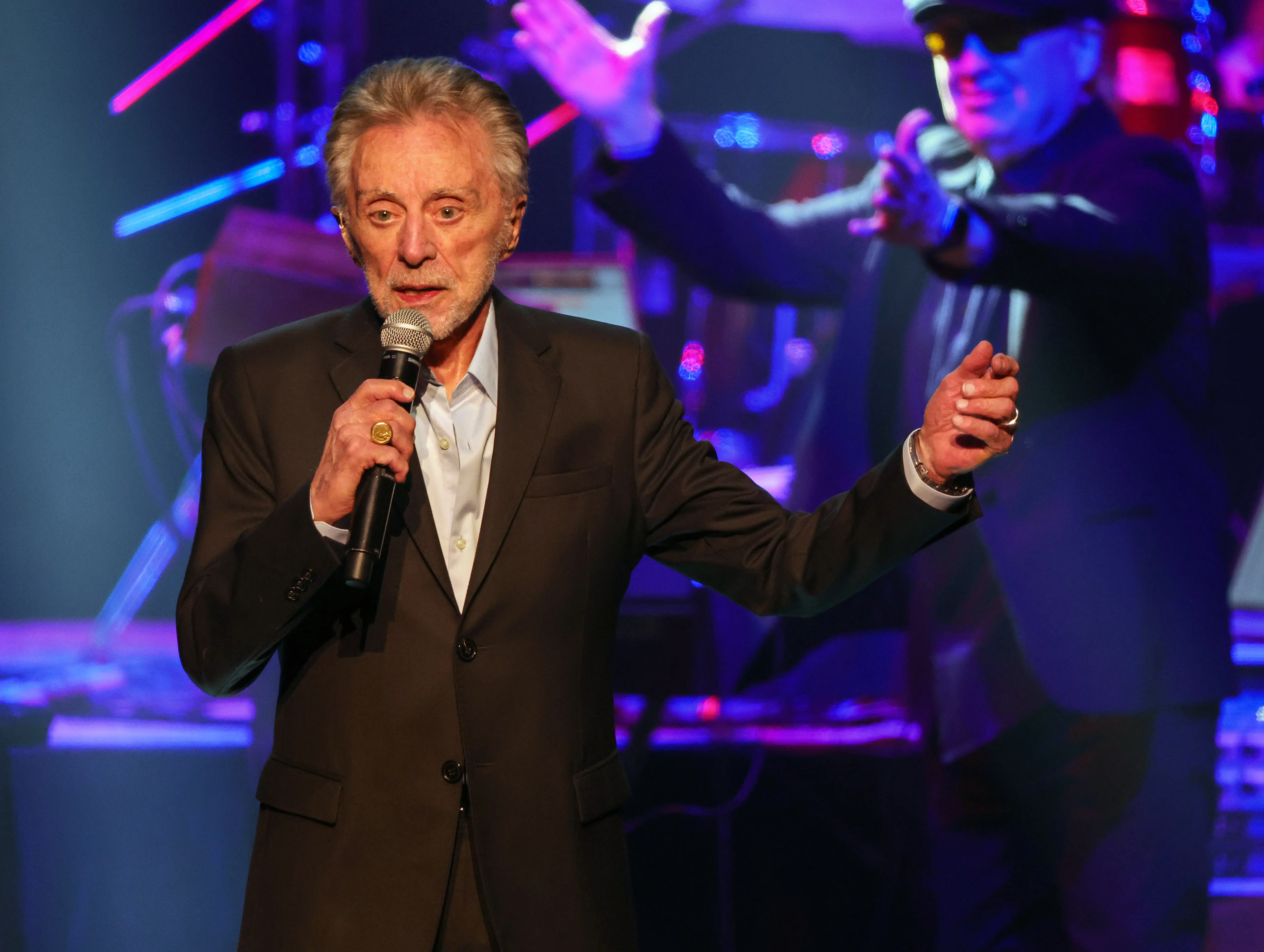 Police rush to home of iconic singer Frankie Valli for alleged ...