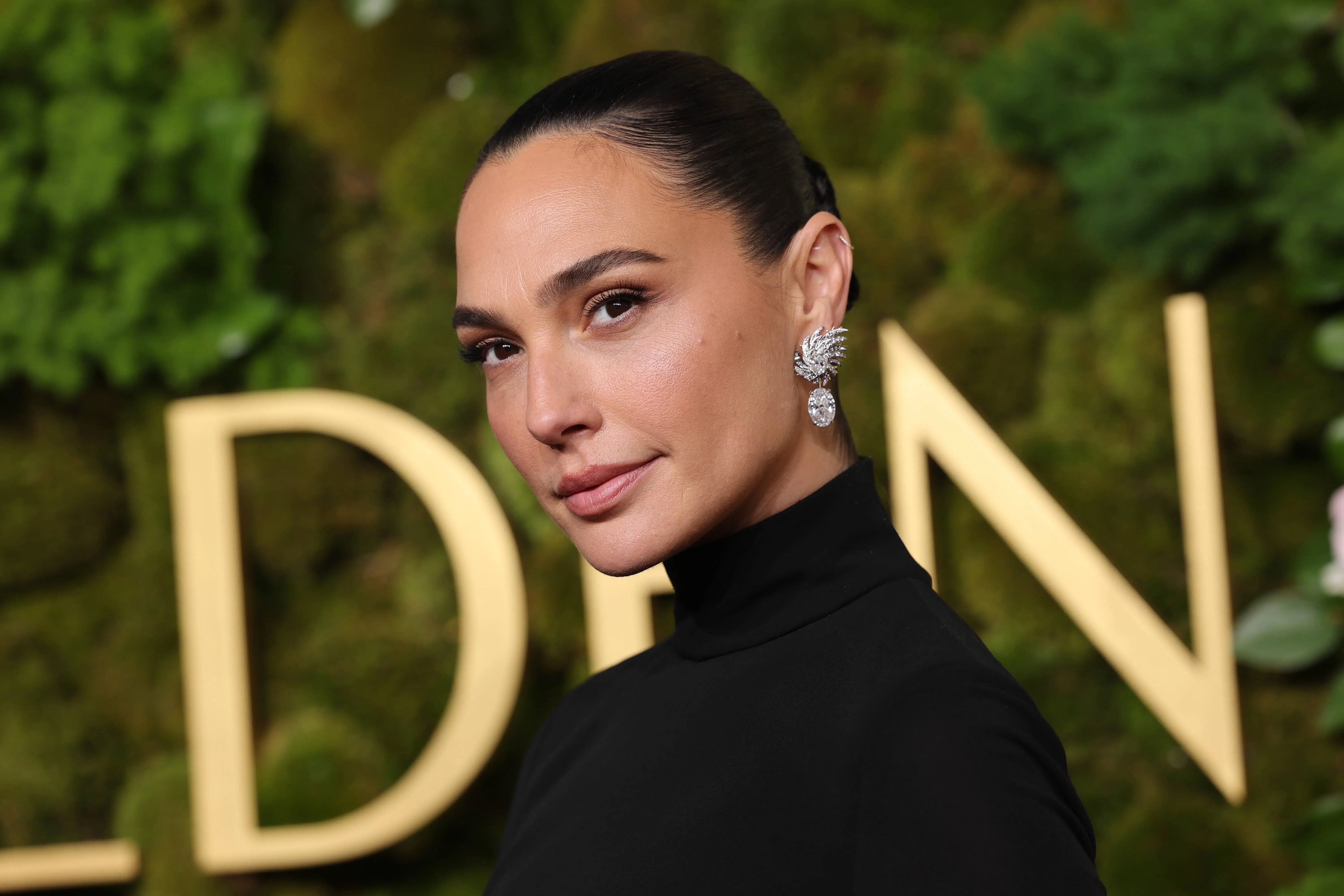 Is the Gal Gadot and Dua Lipa Met Gala story real? Viral altercation ...