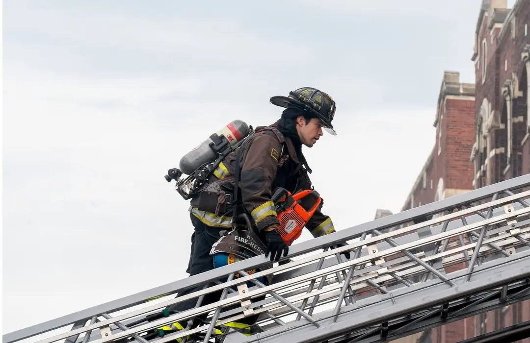 Who was trapped in the explosion during the Chicago Fire season 14 ...