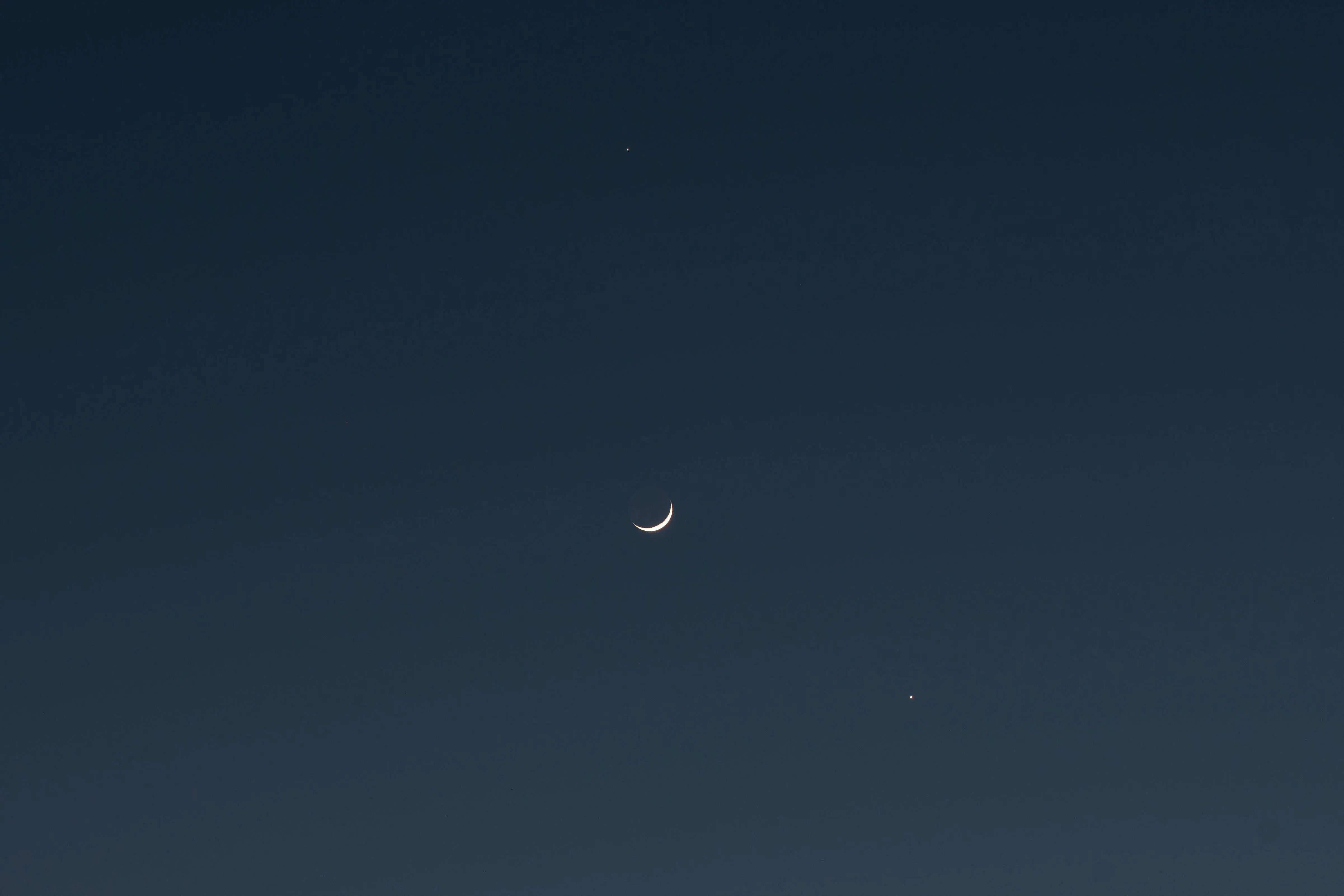 Where to see the crescent moon along with Venus and Jupiter this week ...
