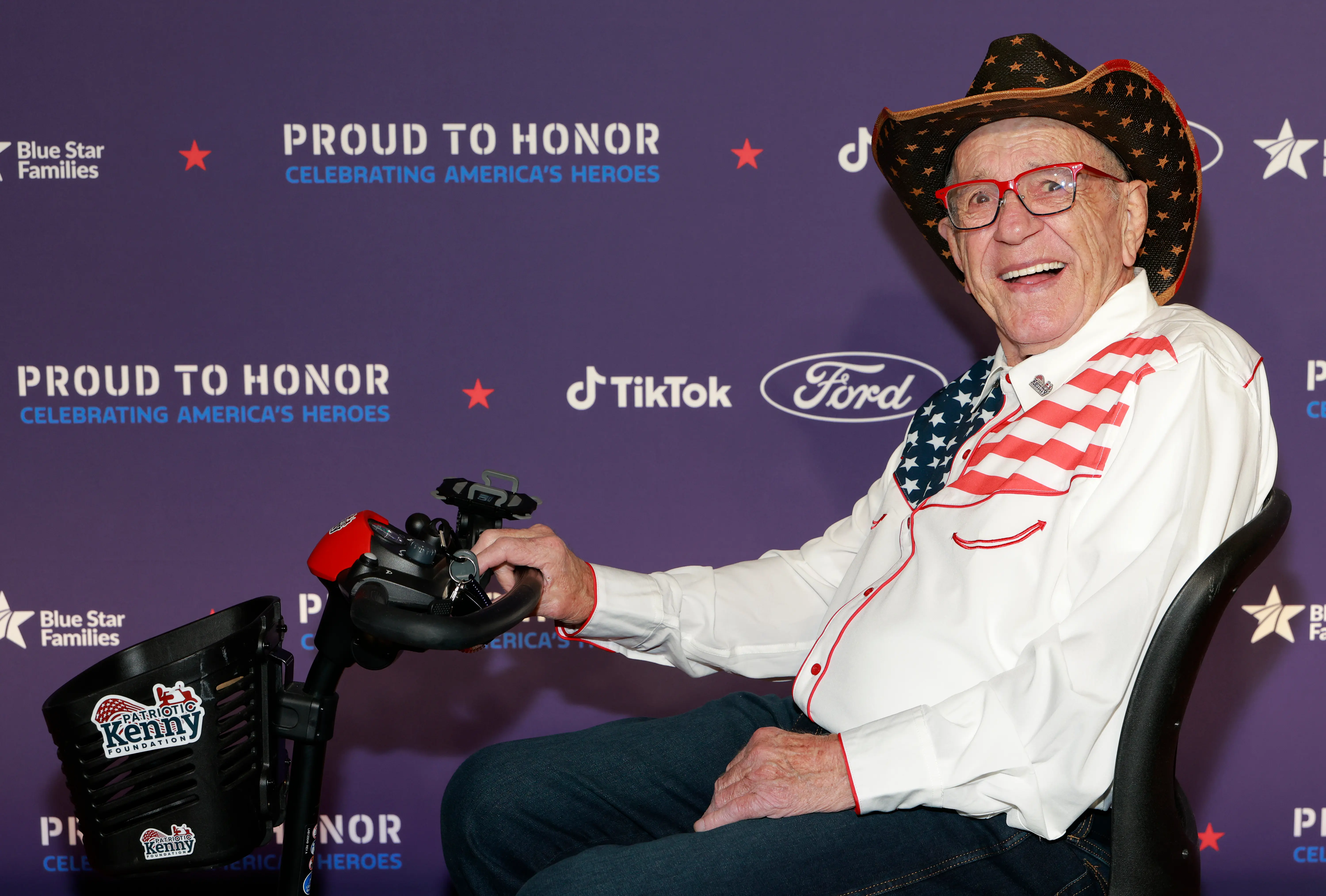 Patriotic Kenny GoFundMe tops $333,000 after beloved navy veteran who ...