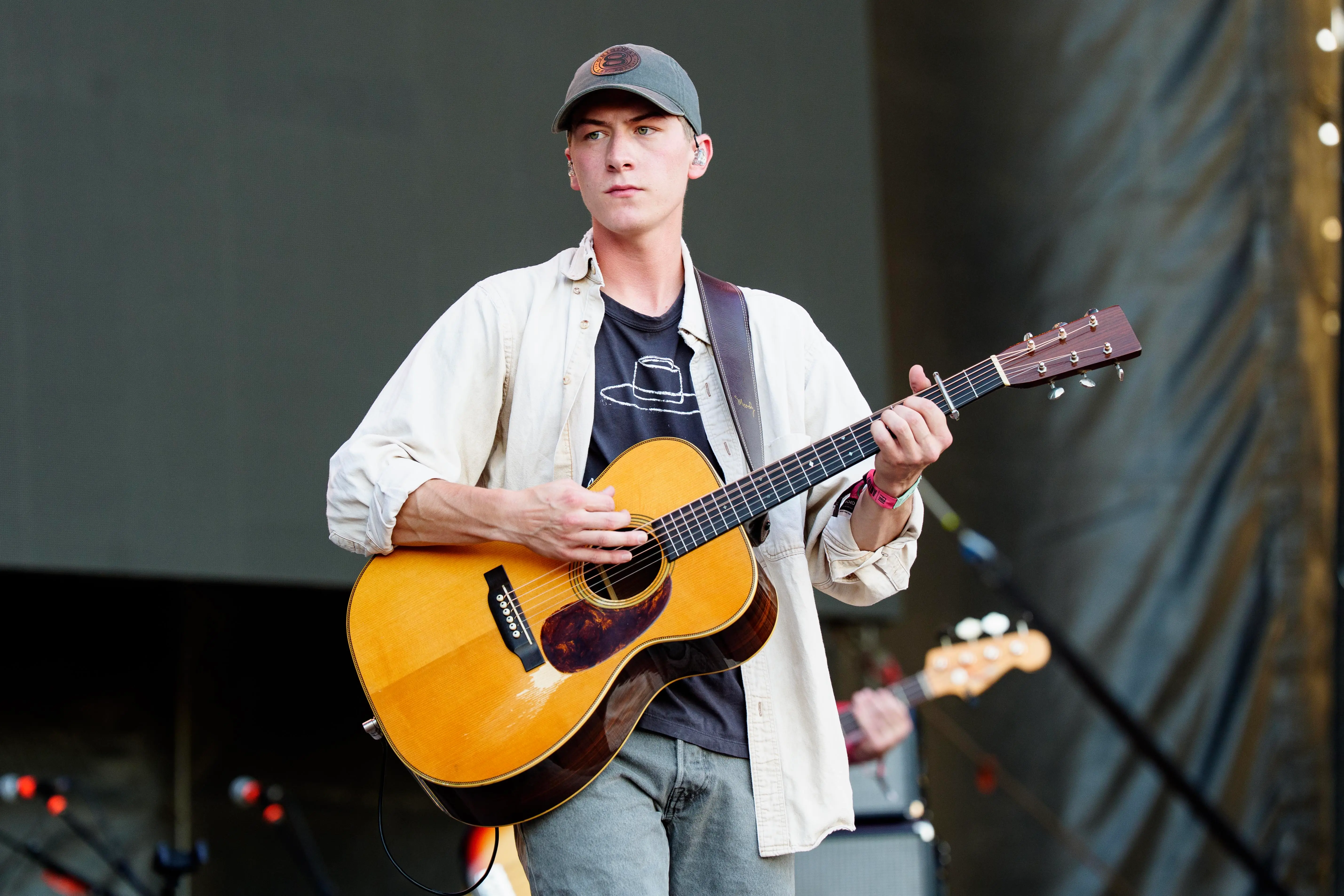 Sam Barber triumphs as Breakthrough Artist at American Music Awards ...