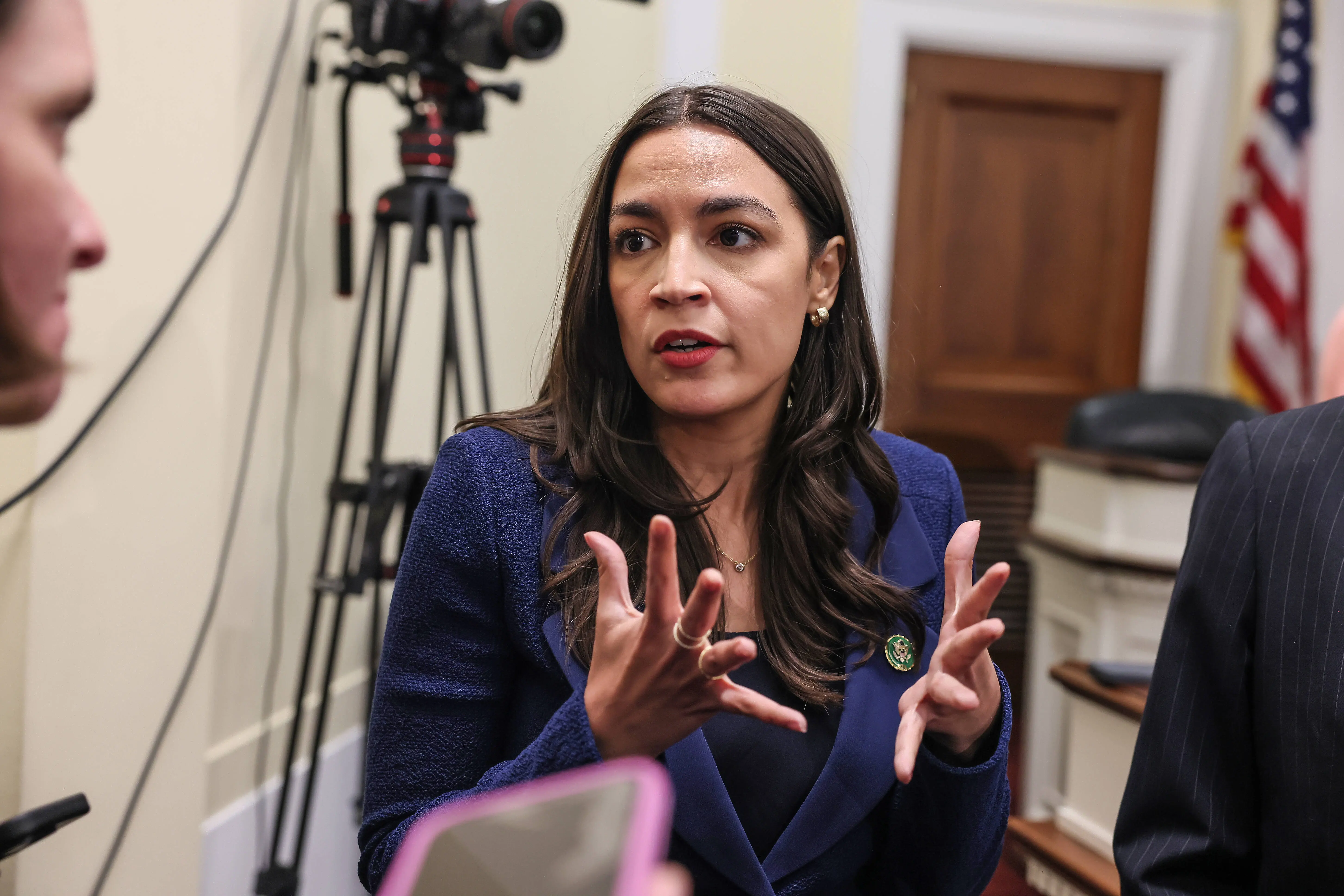 AOC has a 4-word reaction to Trump seemingly falling asleep during NBA ...