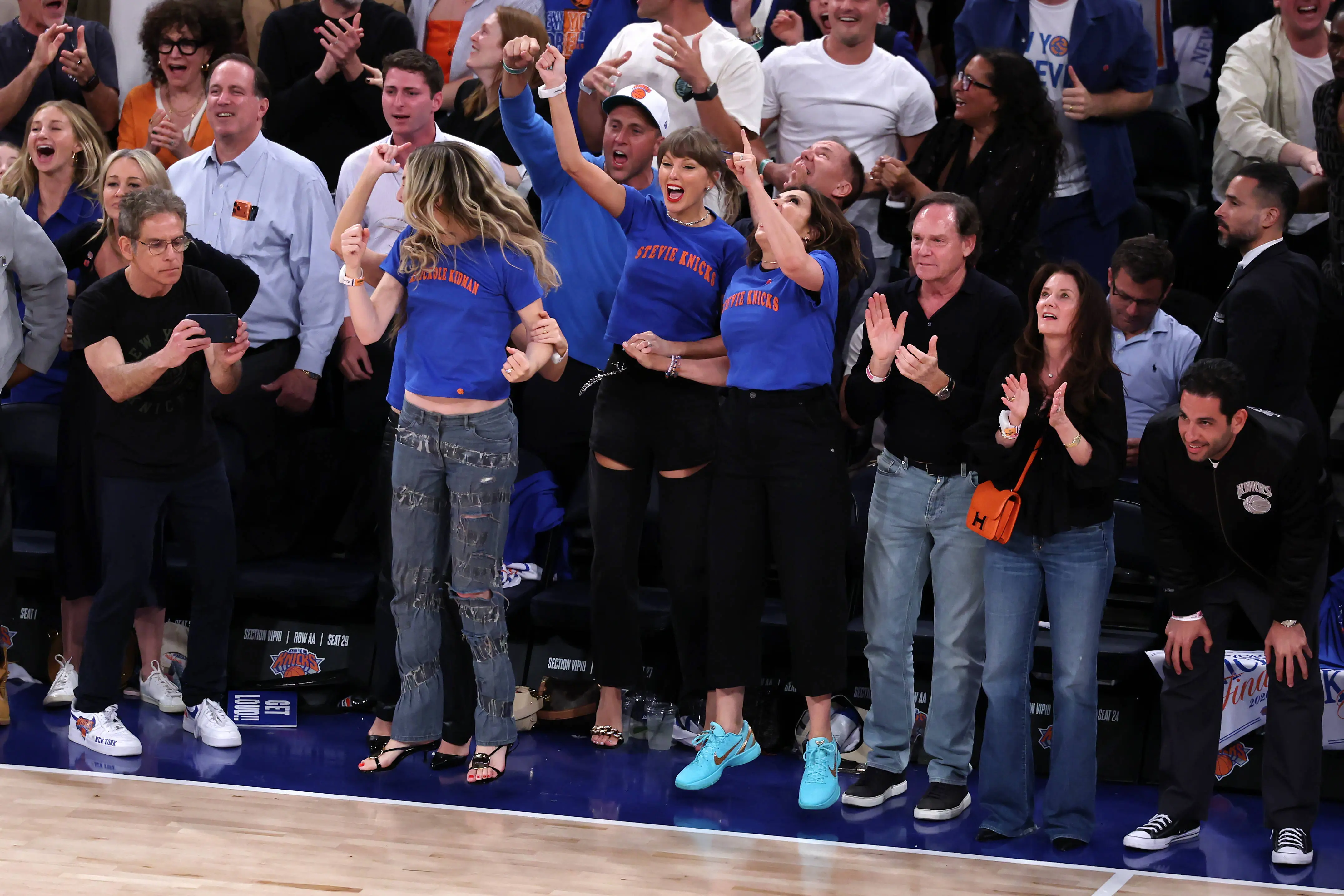 Taylor Swift channels ‘Stevie Knicks’ alongside Haim sisters in viral ...