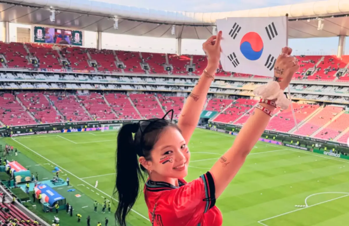 YouTuber Ino Cat went viral after recording a racist gesture at the ...