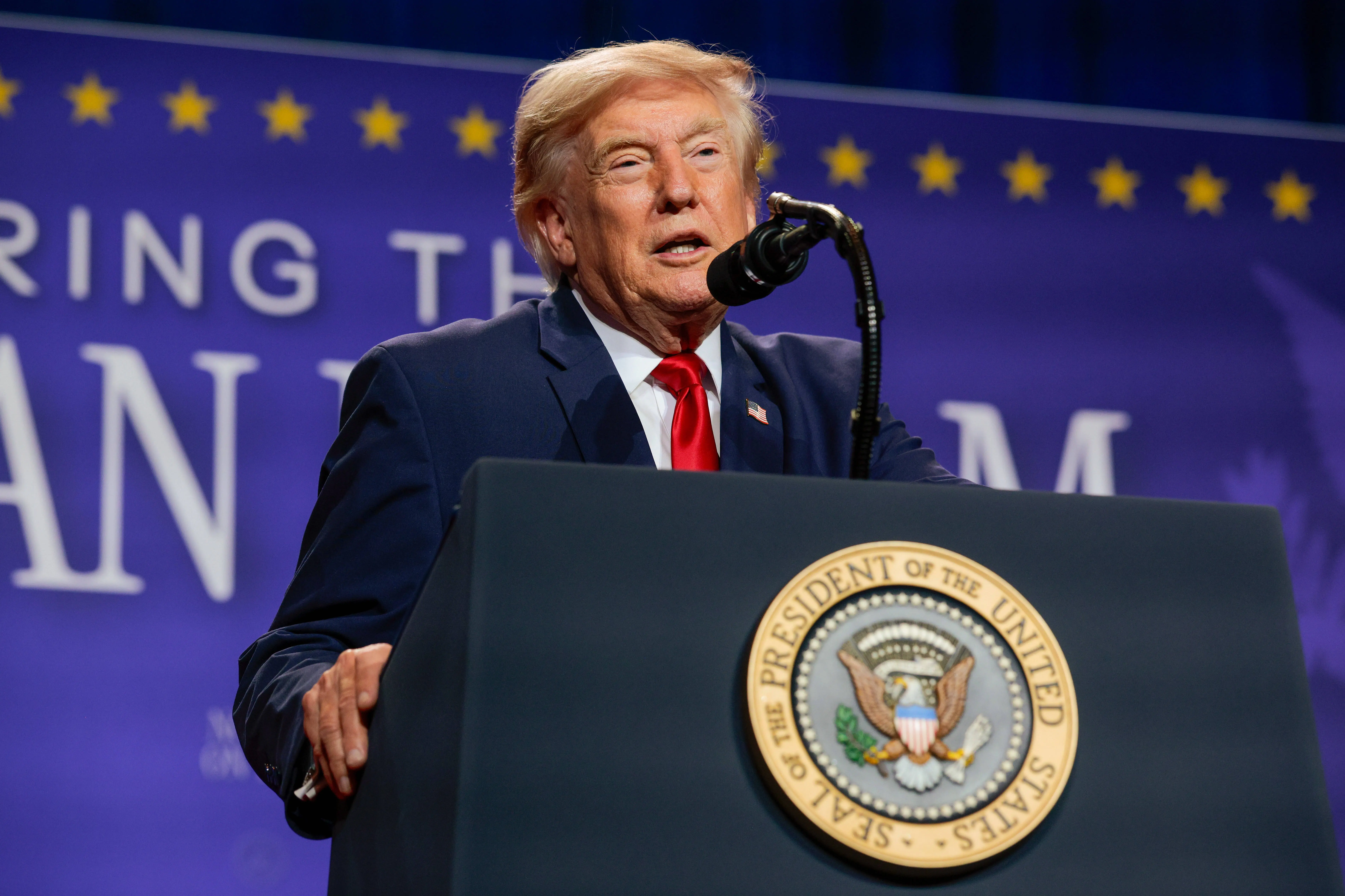 “is She Wearing A Wig” Trumps Hair At Vegas Rally Sparks Andy Cohen