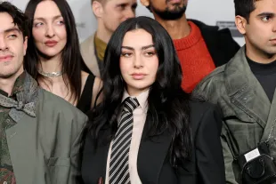 Did Victoria Beckham call the paparazzi on Tallia Storm? Singer makes ...